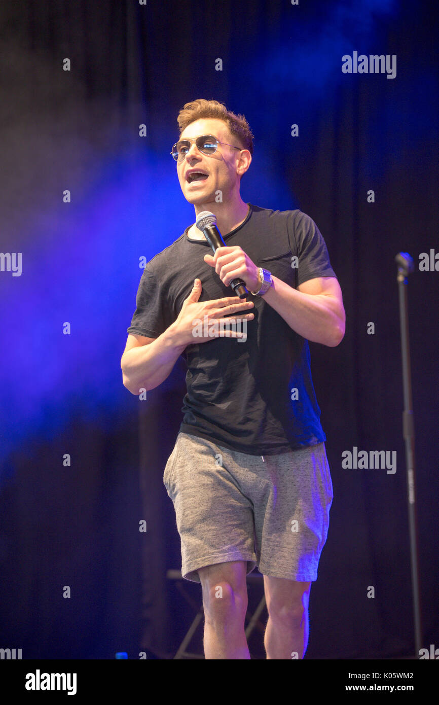 Lee nelson comedian hi-res stock photography and images - Alamy