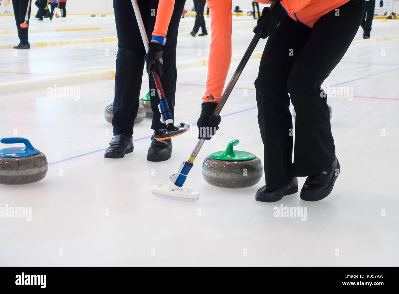 Team members play in curling Stock Photo - Alamy