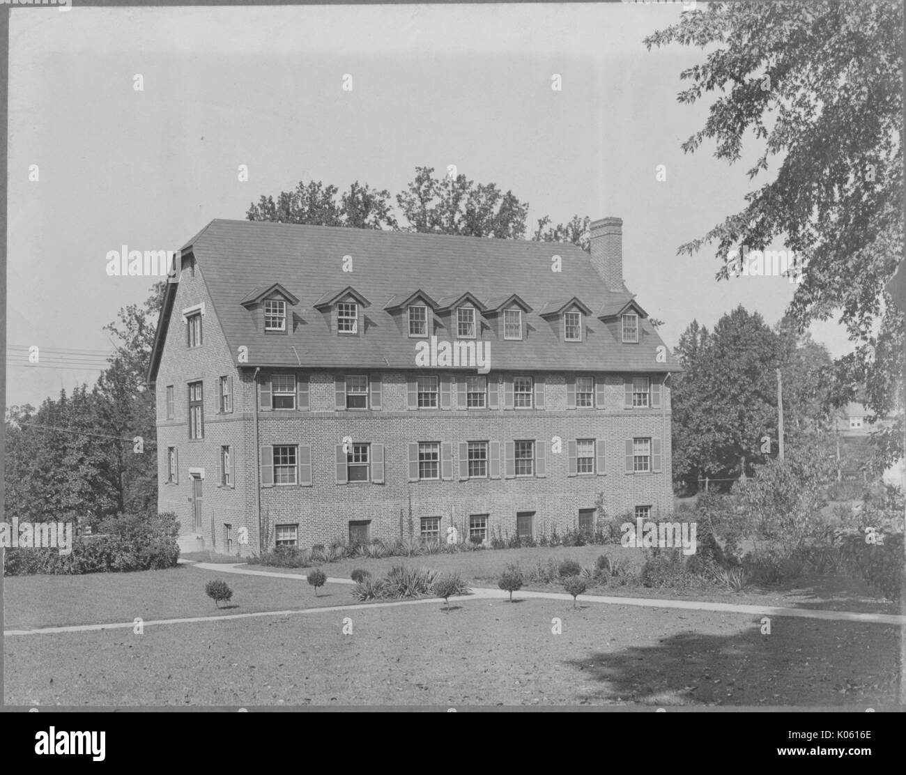 Four story house hi-res stock photography and images - Alamy