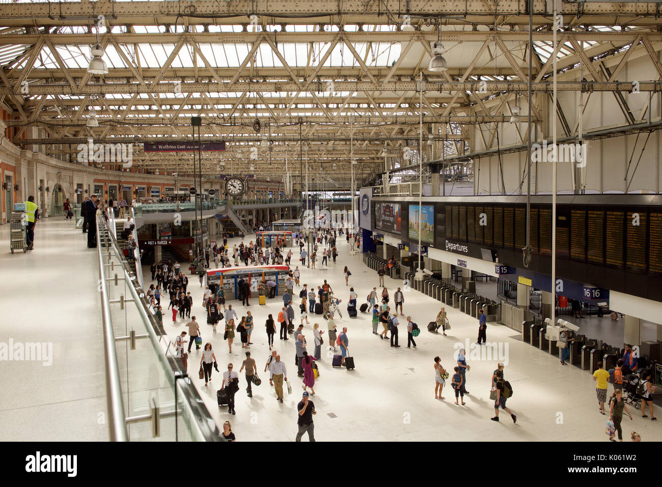 The main concourse at London Waterloo railway station Stock Photo - Alamy