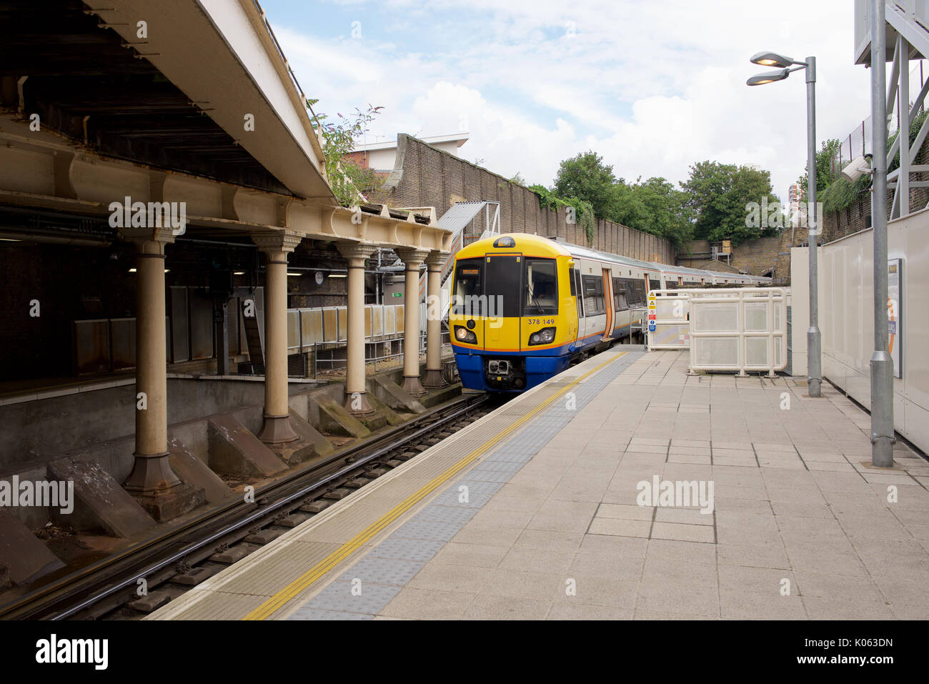 Surrey quays station hi-res stock photography and images - Alamy