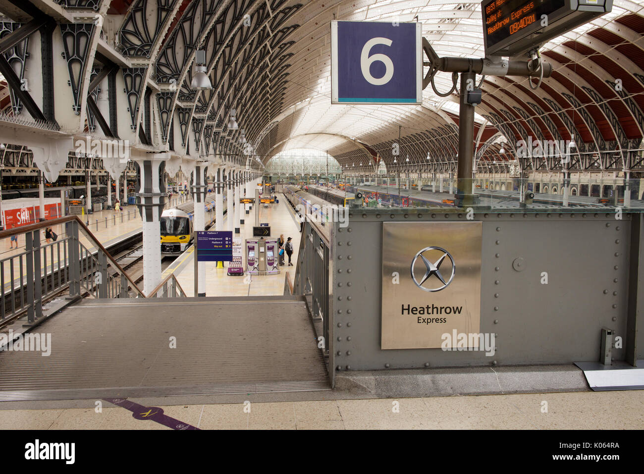 Heathrow Express train train at London Paddington railway station Stock ...