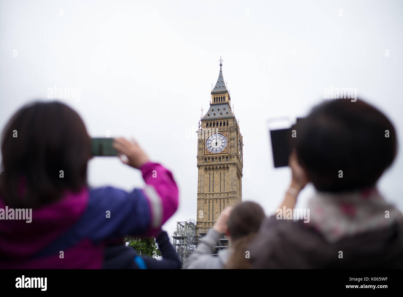 Big ben at 12 o clock hi-res stock photography and images - Alamy