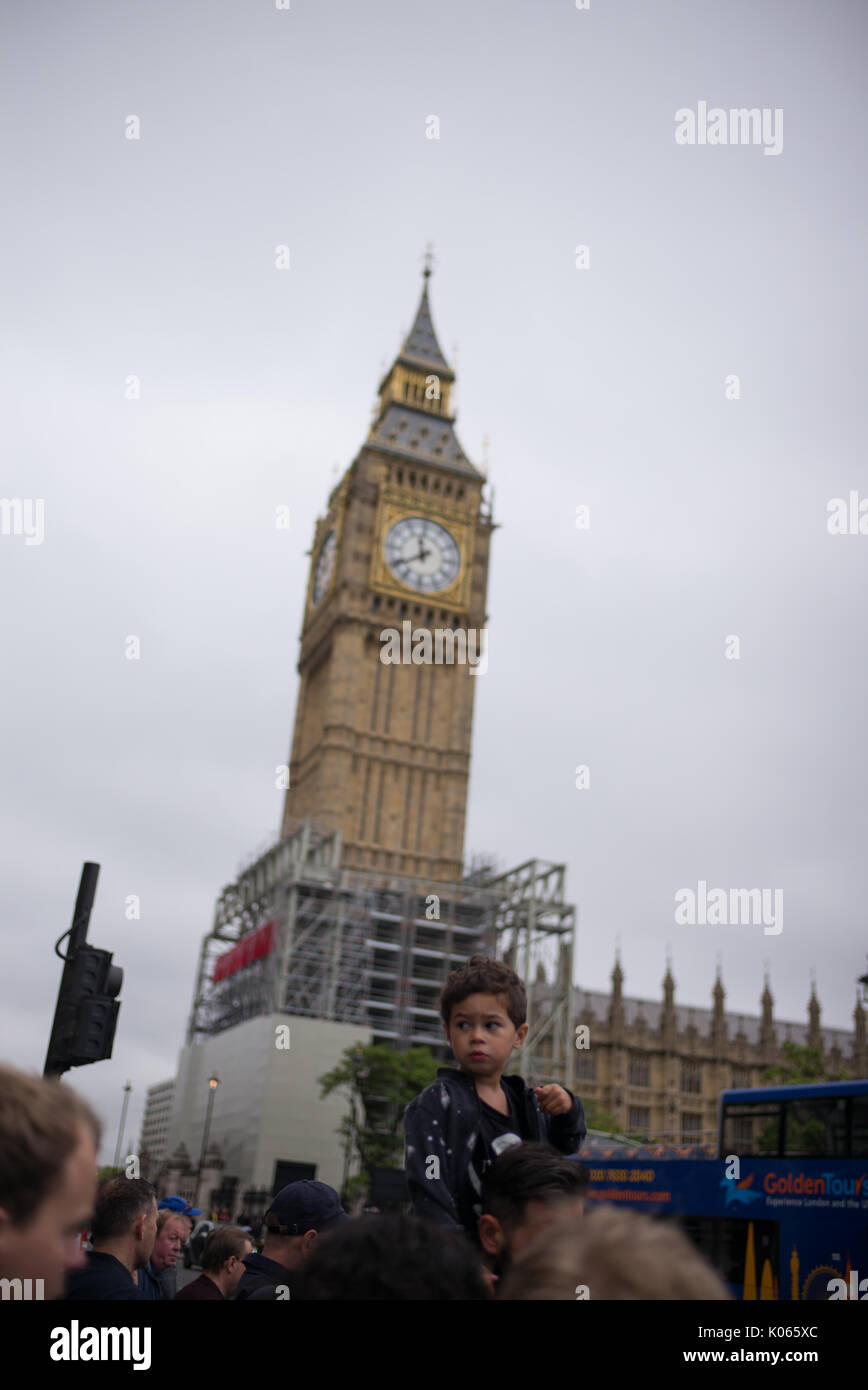 Big ben at 12 o clock hi-res stock photography and images - Alamy