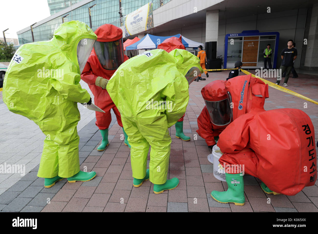 Goyang, South Korea. 21st Aug, 2017. South Korean Emergency services ...