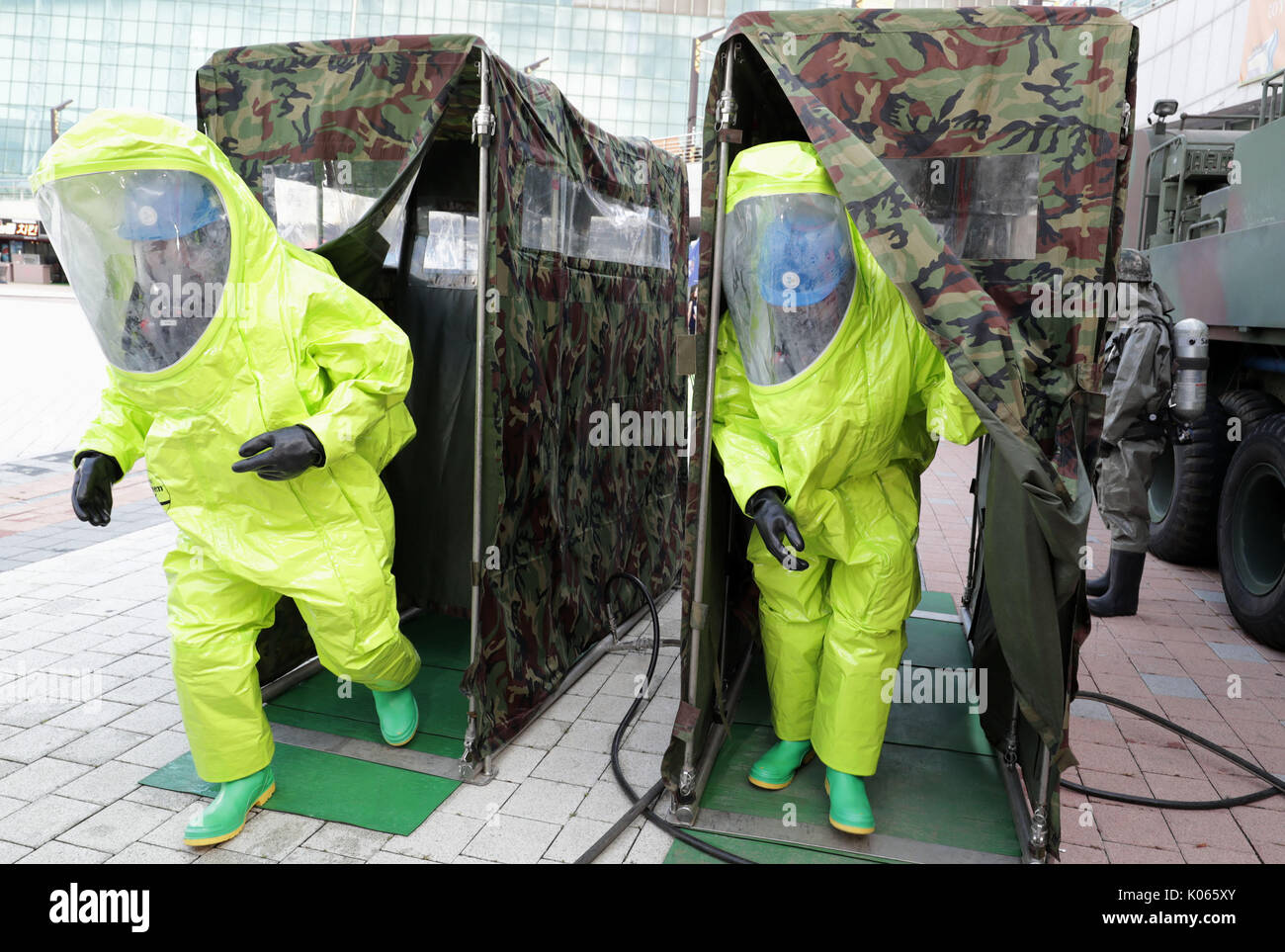 South korean emergency services personnel hi-res stock photography and ...
