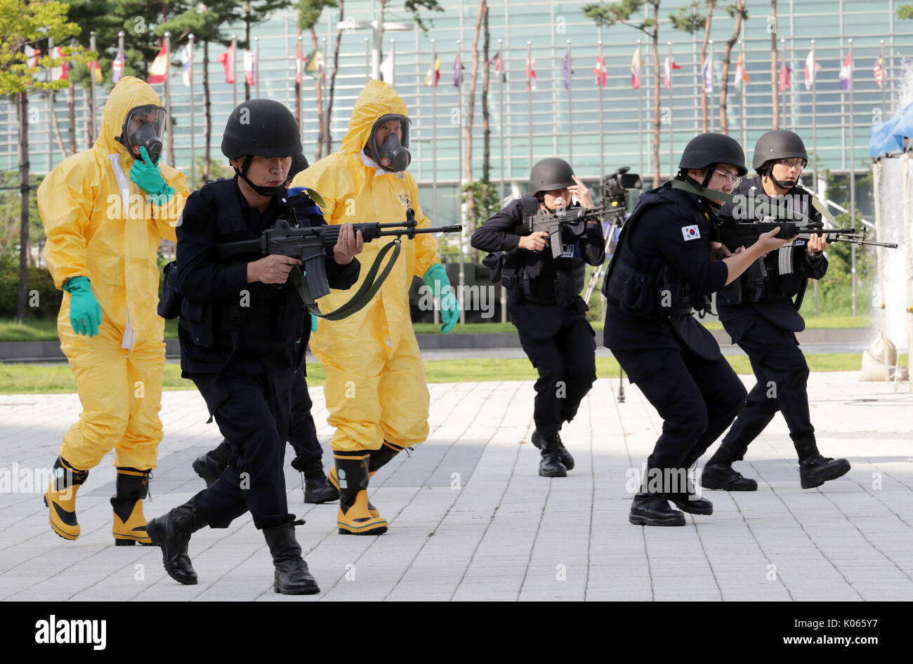 Goyang, South Korea. 21st Aug, 2017. South Korean security members and Emergency services ...