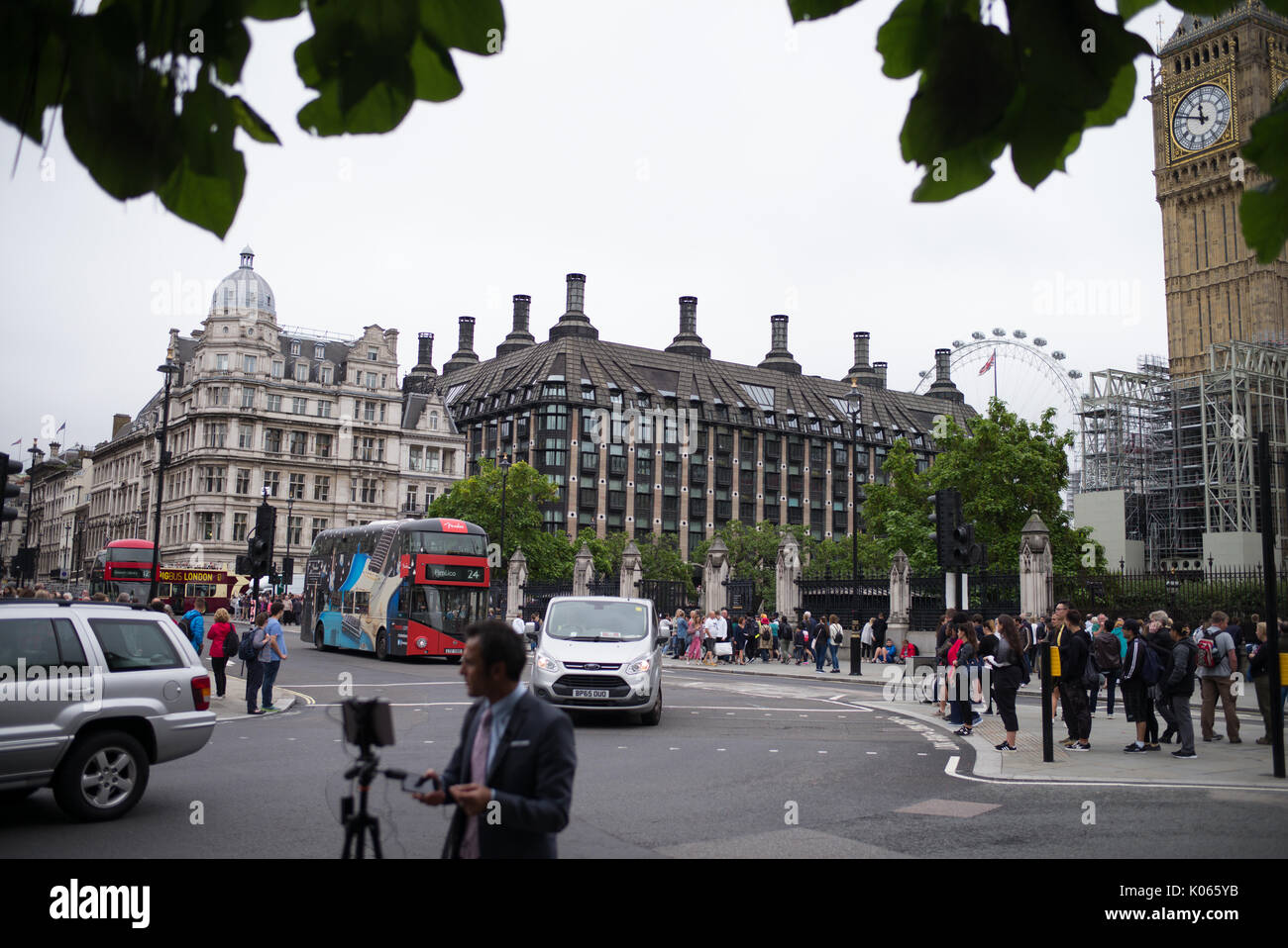 Big ben at 12 o clock hi-res stock photography and images - Alamy