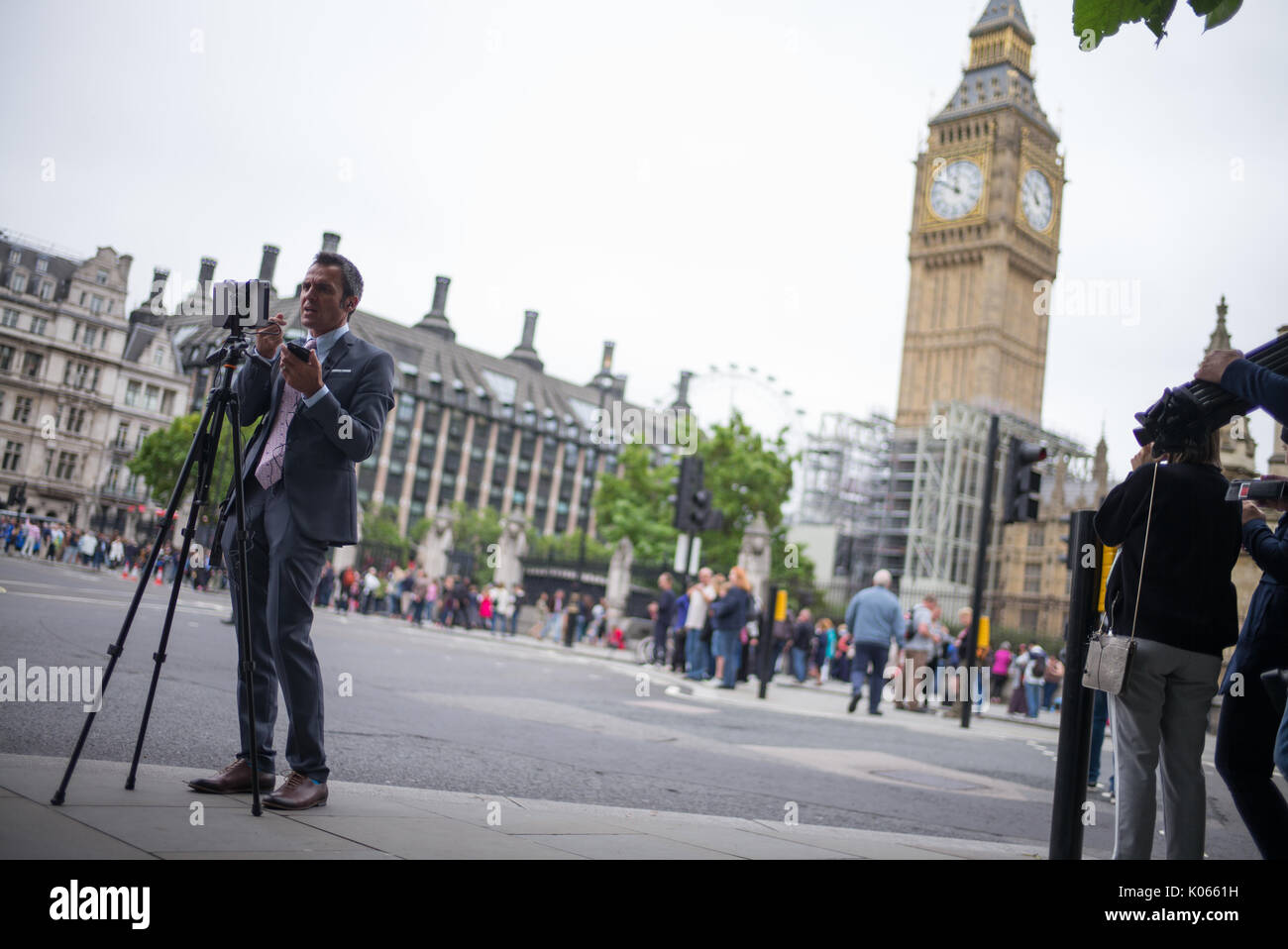 Big ben at 12 o clock hi-res stock photography and images - Alamy
