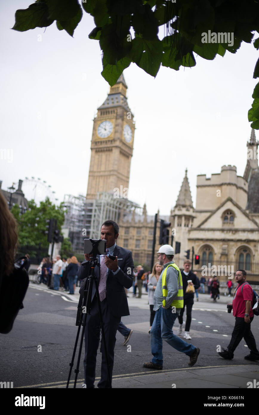 Big ben at 12 o clock hi-res stock photography and images - Alamy