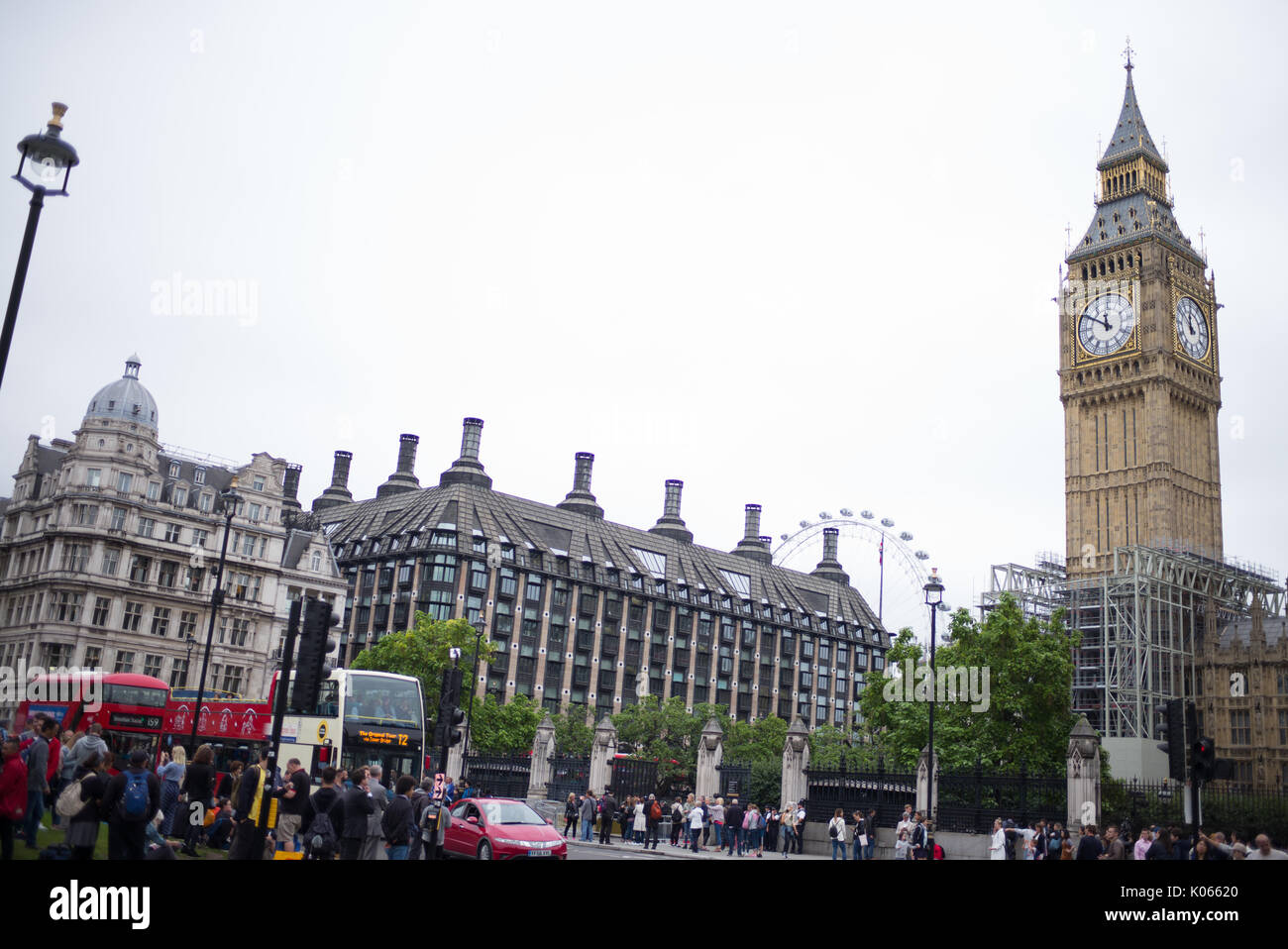 Big ben at 12 o clock hi-res stock photography and images - Alamy