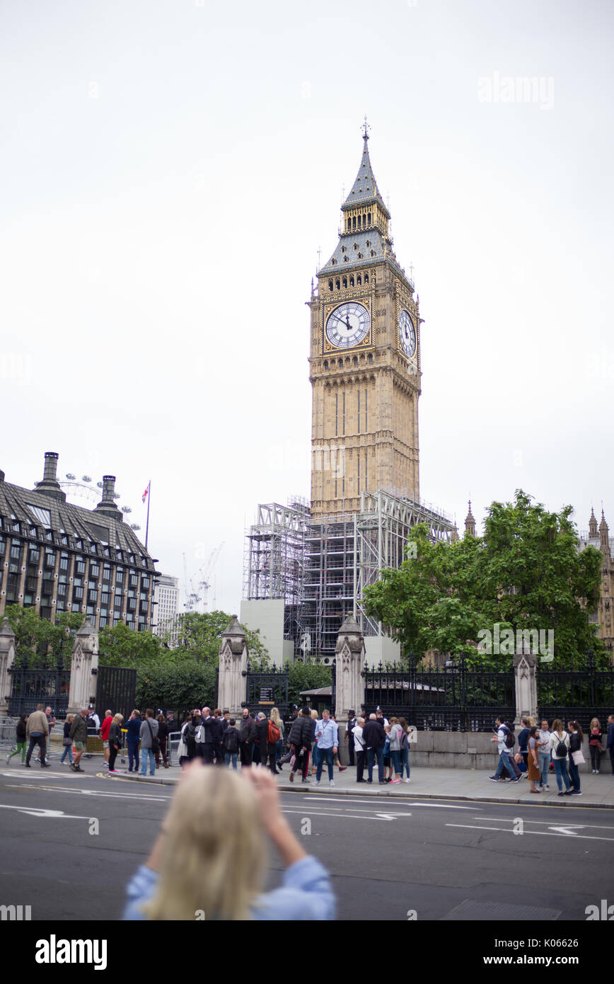 Big ben at 12 o clock hi-res stock photography and images - Alamy