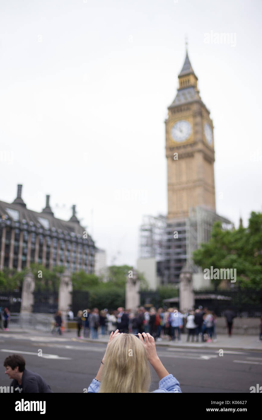 Big ben at 12 o clock hi-res stock photography and images - Alamy
