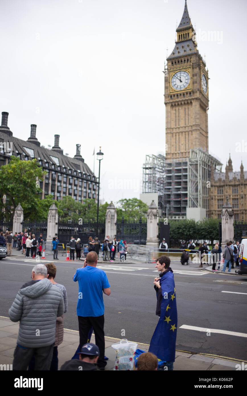 Big ben 12 o clock hi-res stock photography and images - Alamy