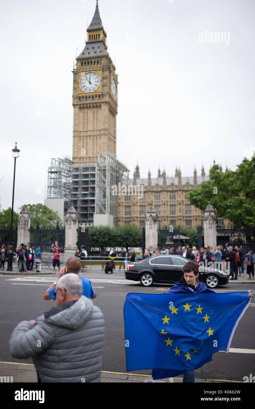 Big ben at 12 o clock hi-res stock photography and images - Alamy