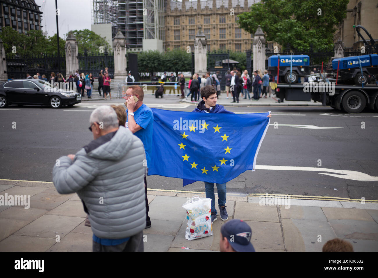 Big ben at 12 o clock hi-res stock photography and images - Alamy