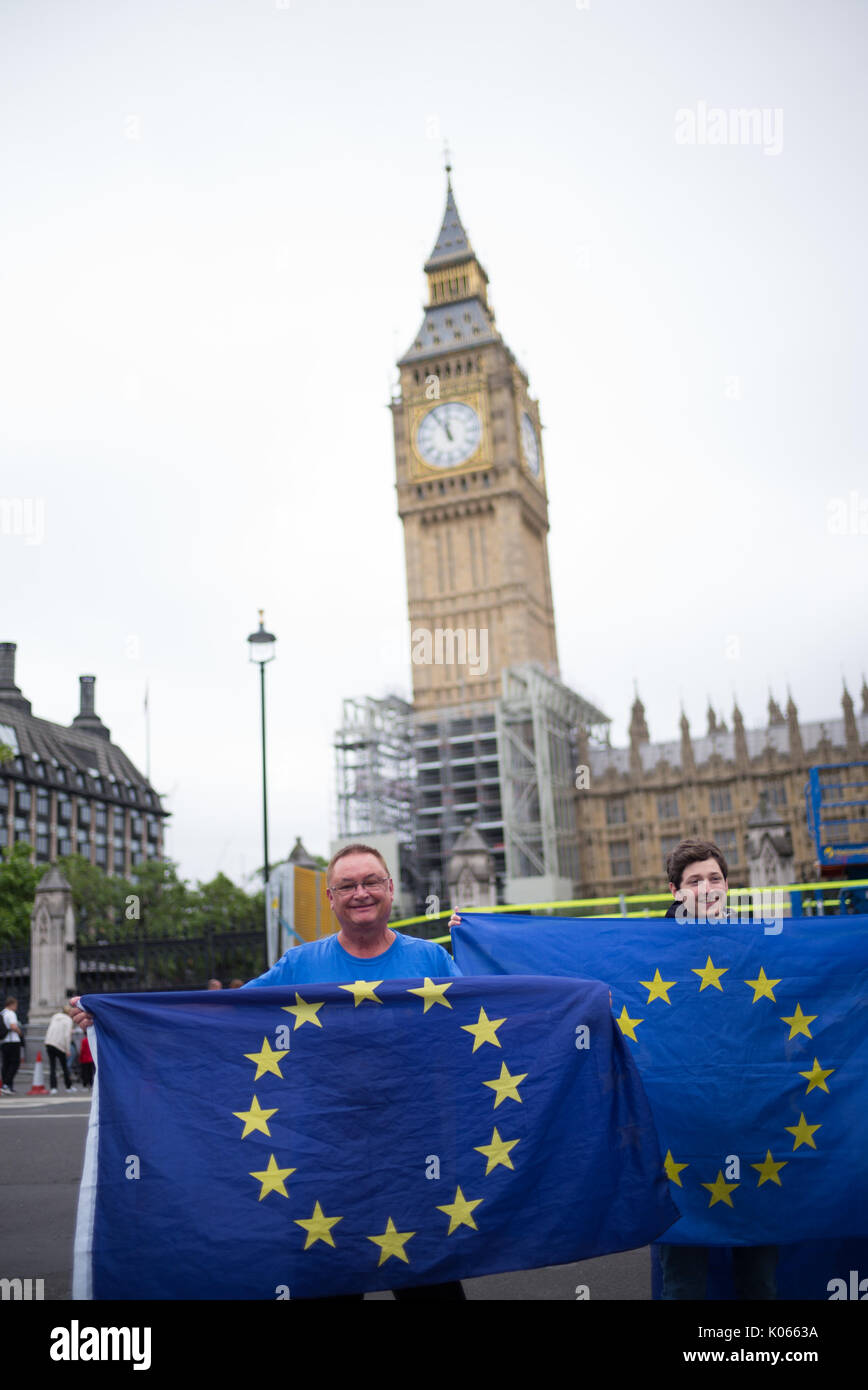 Big ben at 12 o clock hi-res stock photography and images - Alamy