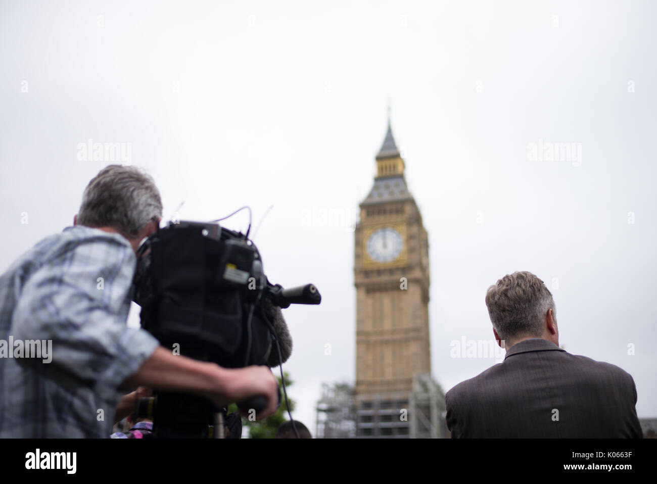 Big ben at 12 o clock hi-res stock photography and images - Alamy