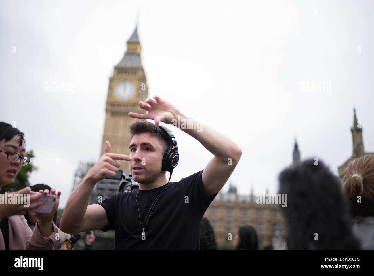 Big ben at 12 o clock hi-res stock photography and images - Alamy
