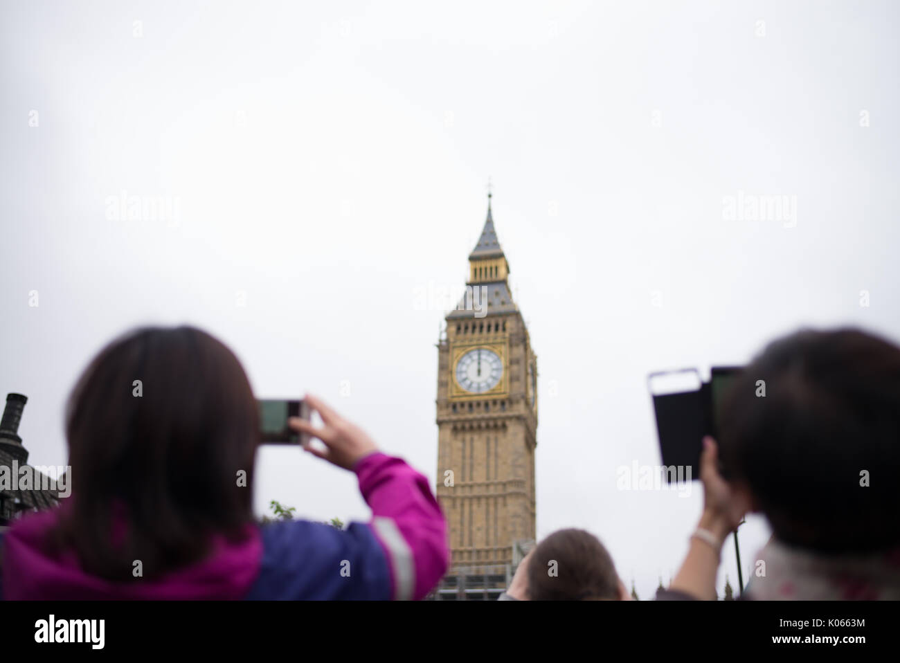 Big ben at 12 o clock hi-res stock photography and images - Alamy