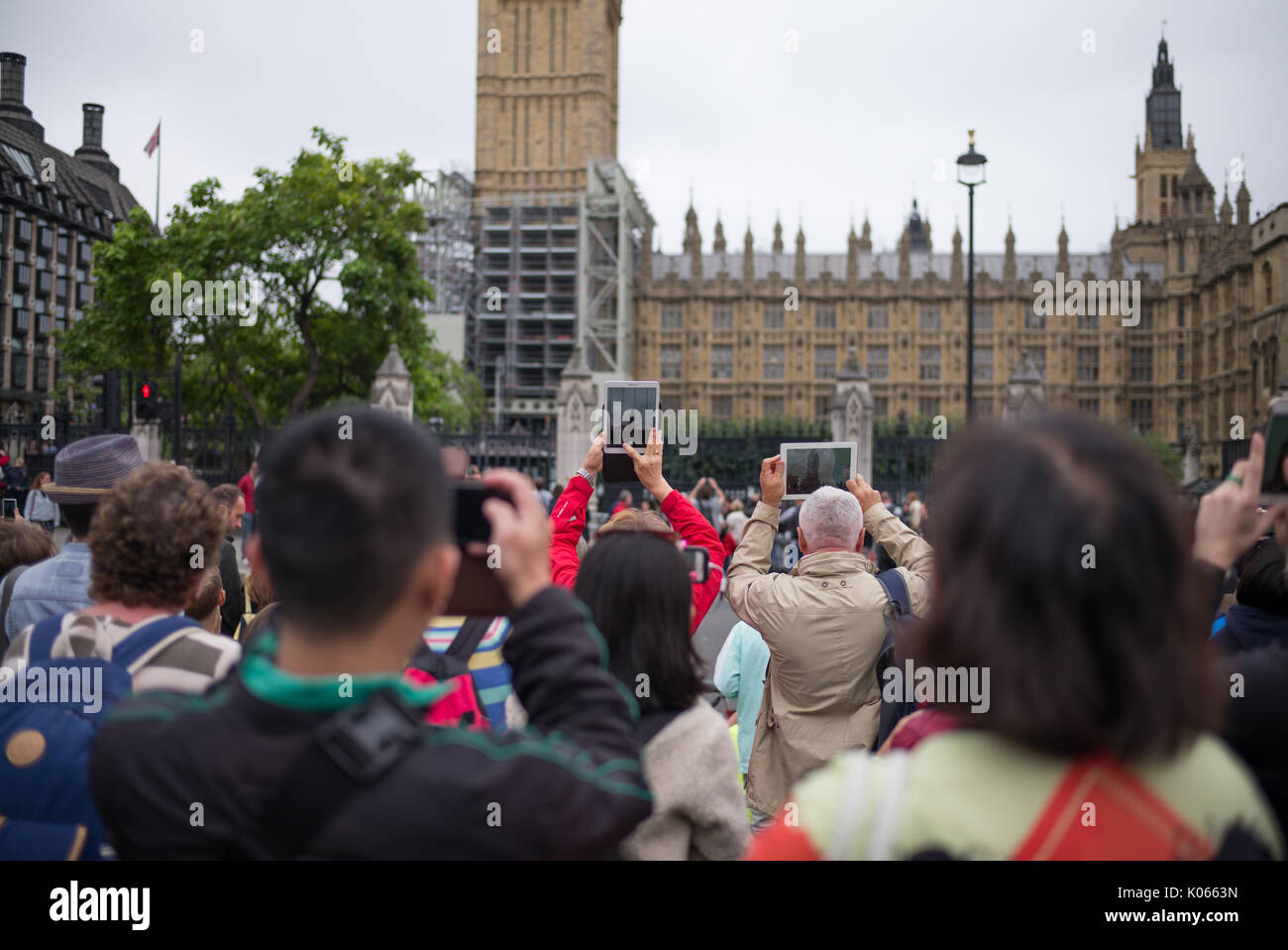 Big ben at 12 o clock hi-res stock photography and images - Alamy