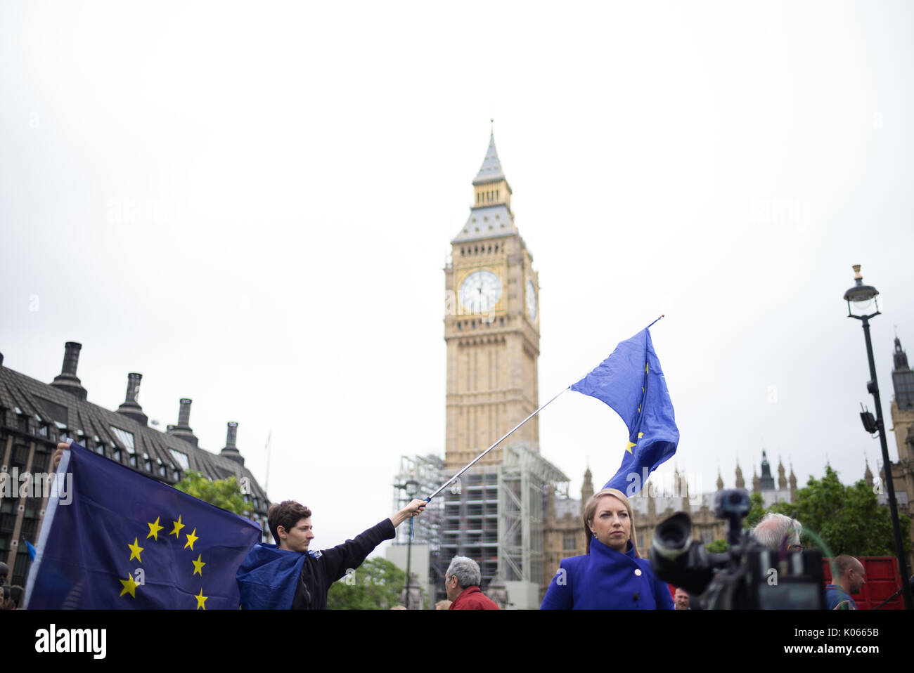 Big ben at 12 o clock hi-res stock photography and images - Alamy