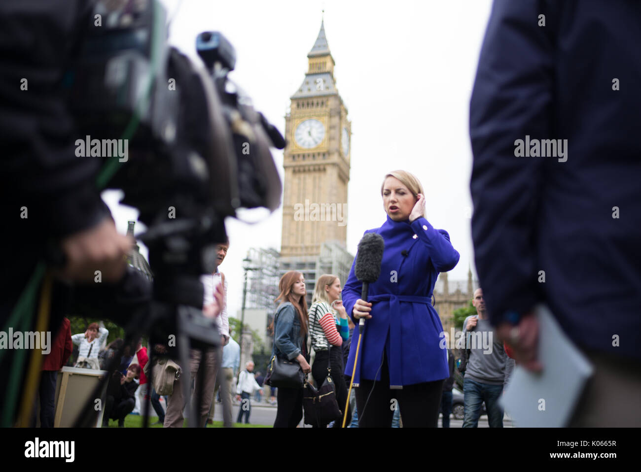 Big ben at 12 o clock hi-res stock photography and images - Alamy