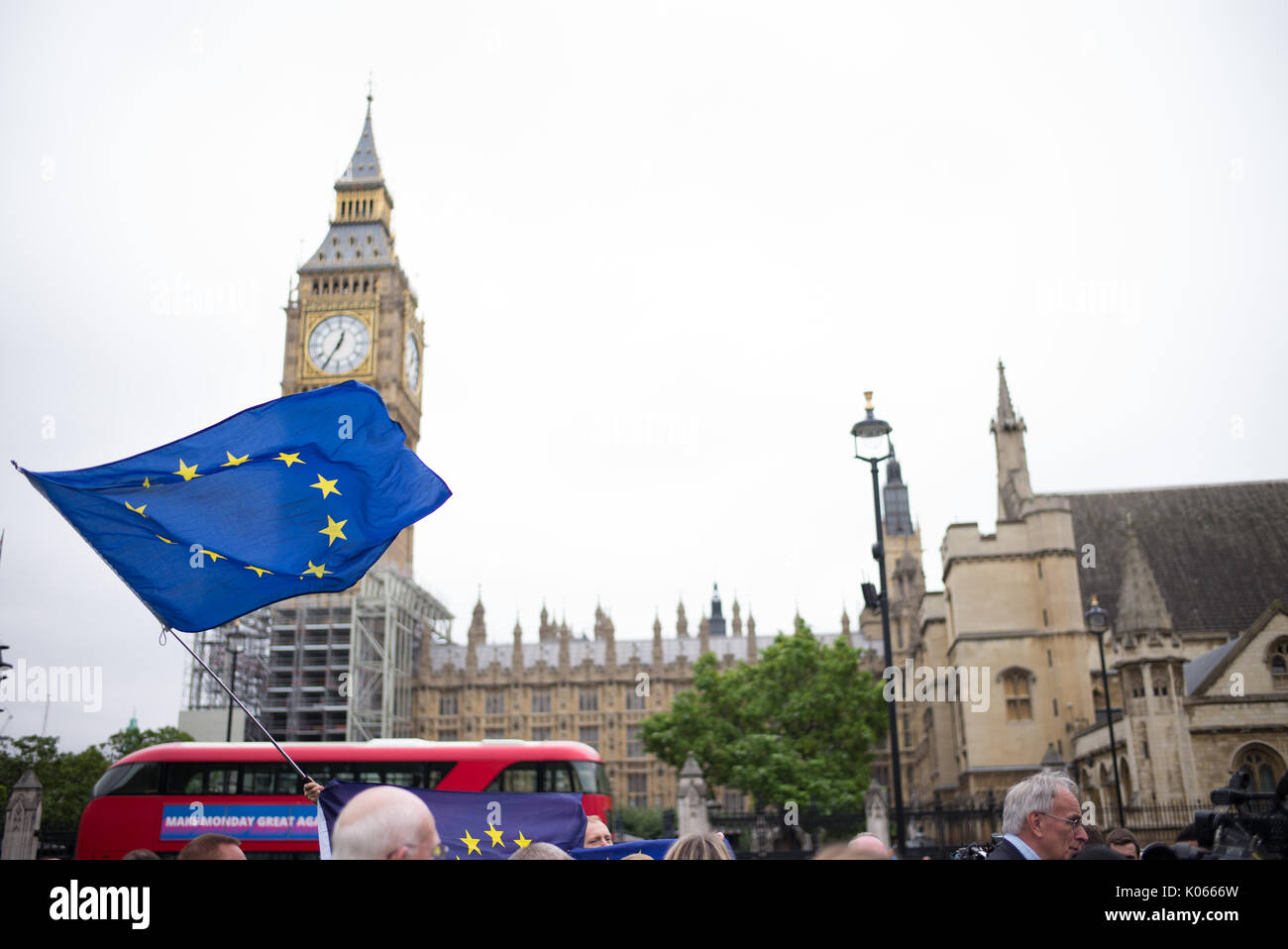 Big ben at 12 o clock hi-res stock photography and images - Alamy