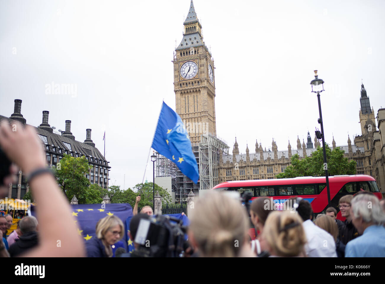 Big ben at 12 o clock hi-res stock photography and images - Alamy