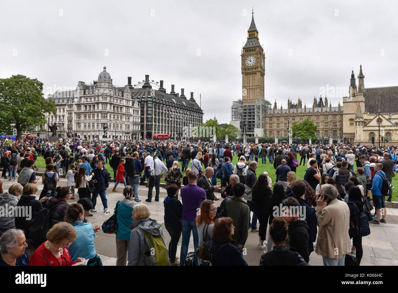 London, UK. 21st Aug, 2017. People gather in front of the Big Ben in ...