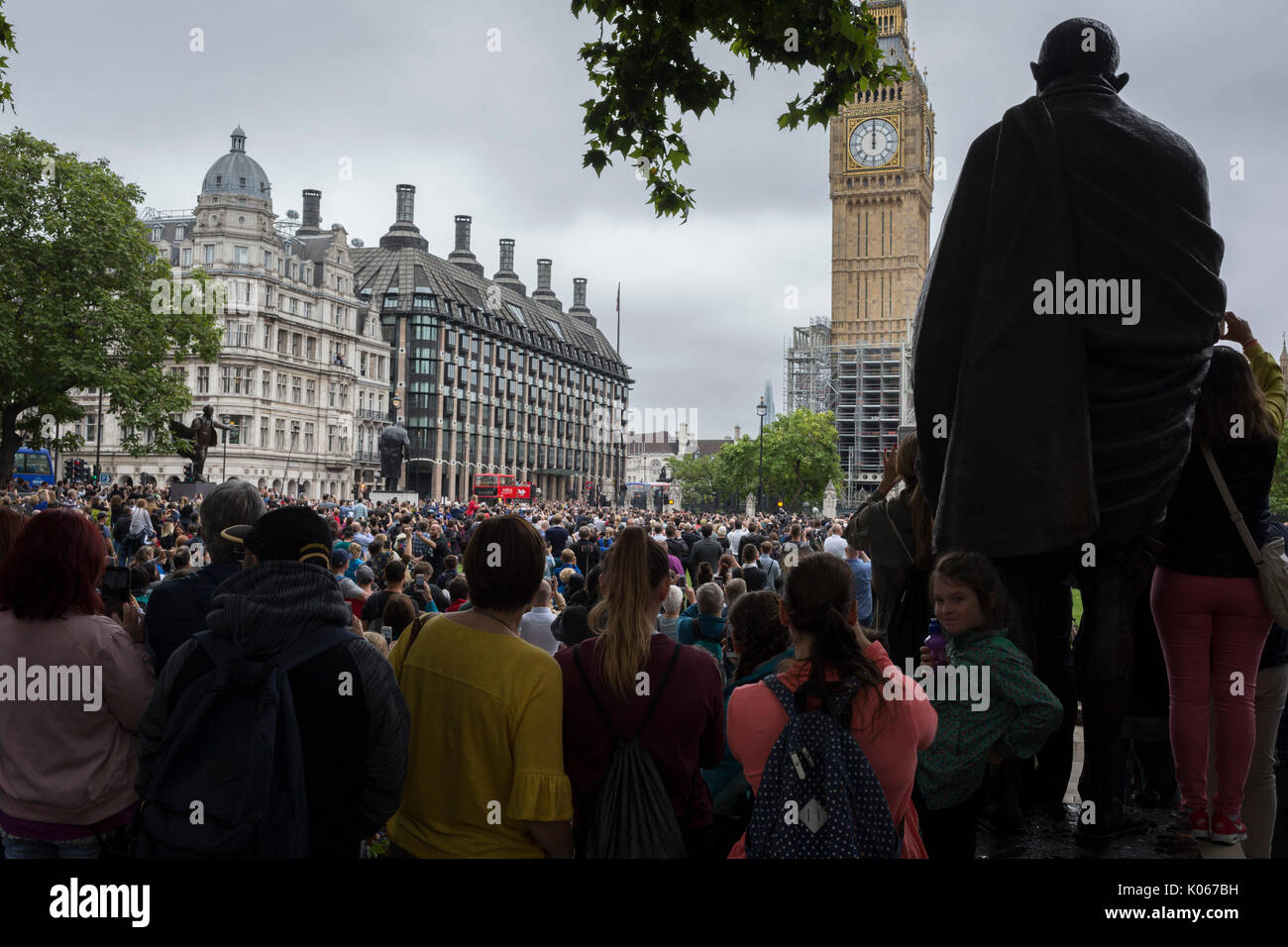 Big ben at 12 o clock hi-res stock photography and images - Alamy