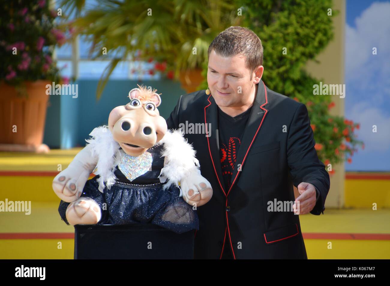 13 sendung hi-res stock photography and images - Alamy