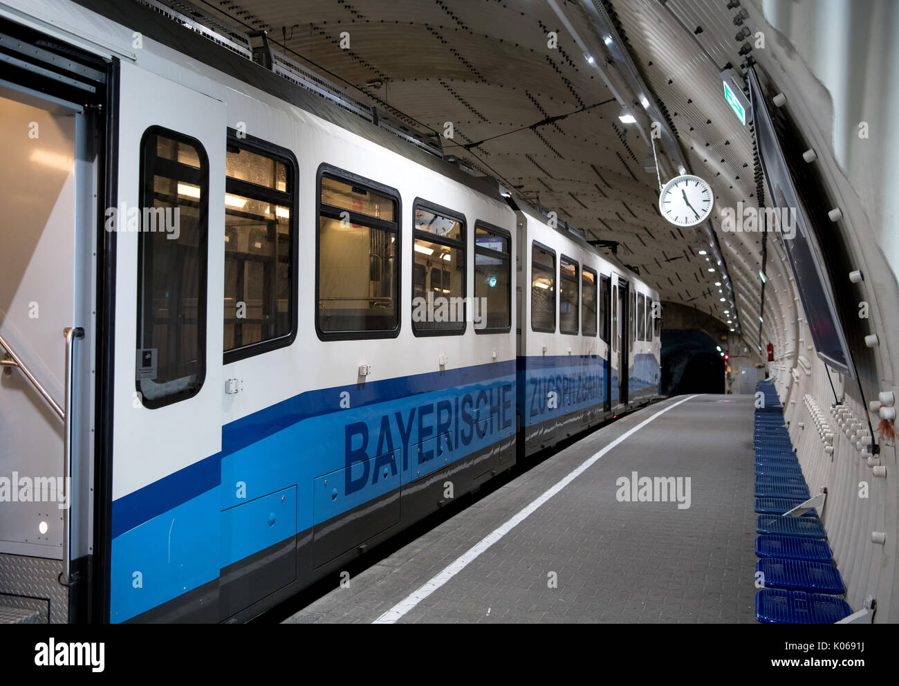 Zugspitze train hi-res stock photography and images - Alamy