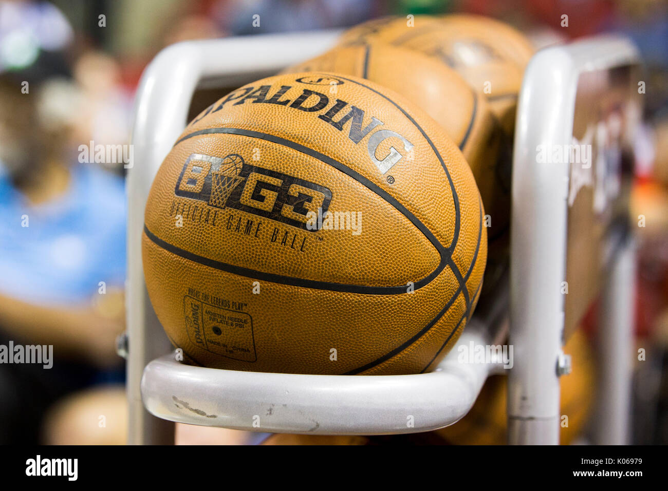 Basketball players compete week nine BIG3 three-on-three basketball ...