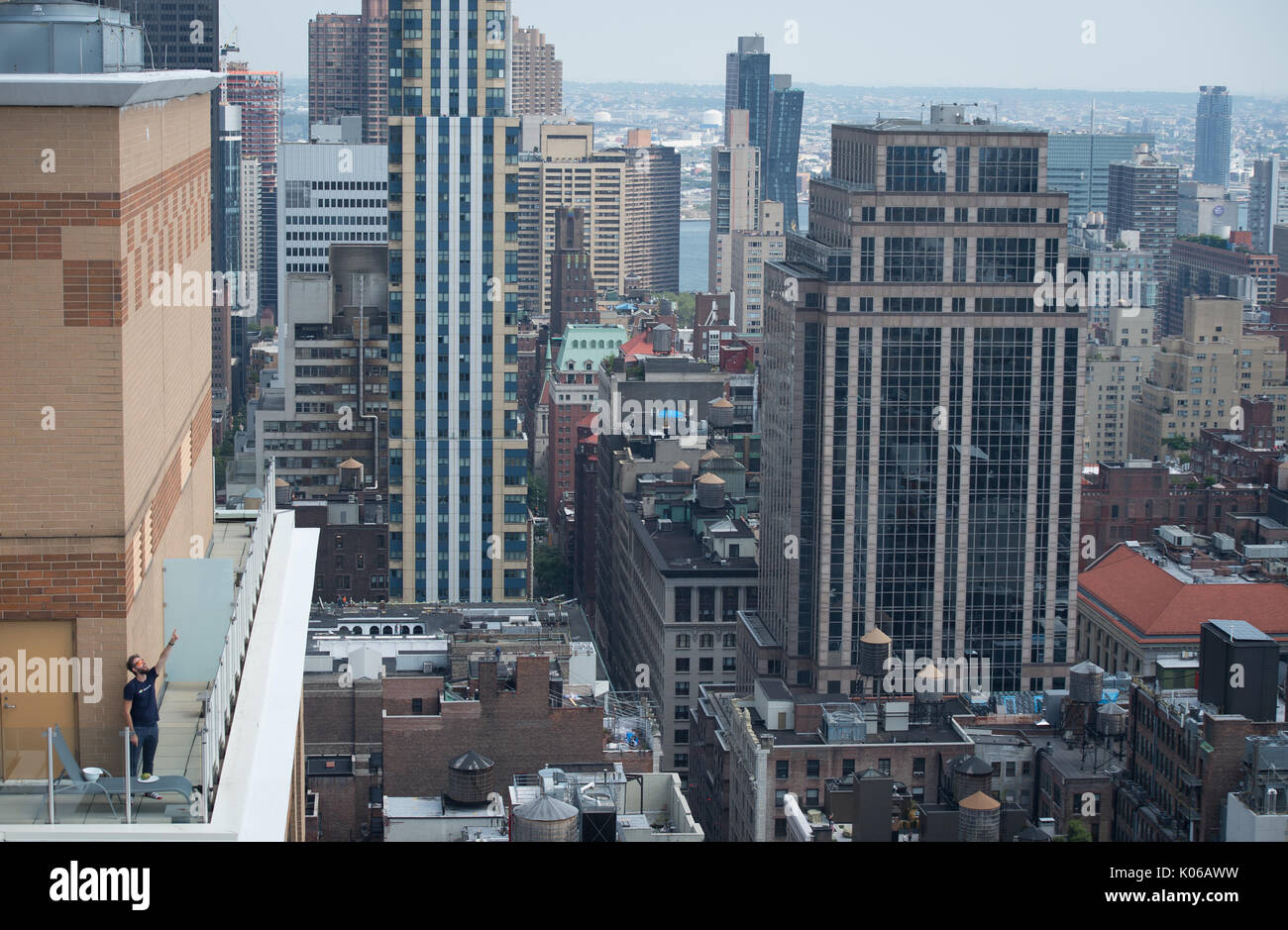 New York, New York, USA. 21st Aug, 2017. A man gestures to the solar ...