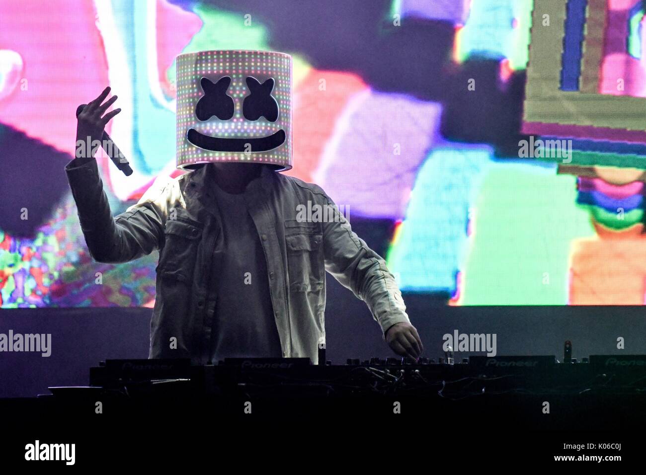 Marshmello on stage hi-res stock photography and images - Alamy