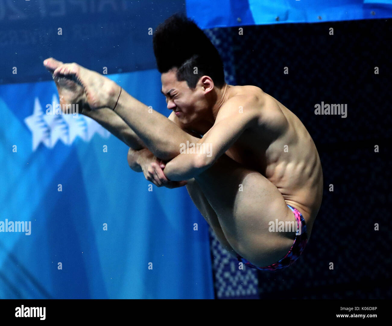 Diving springboard gold Kim Yeong-nam performs at the men's 1-meter ...