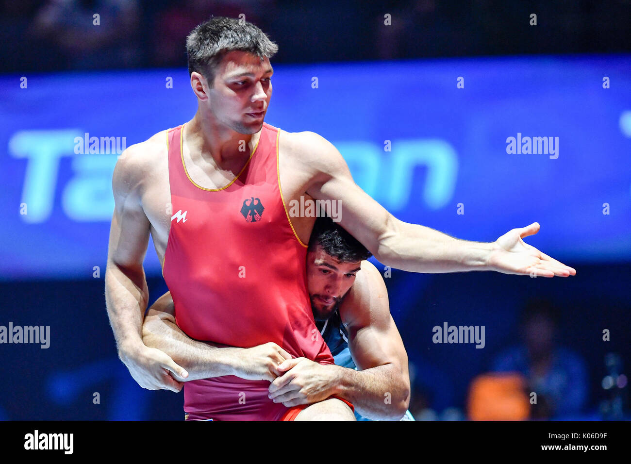 Paris. 21st Aug, 2017. Metehan Basar (Rear) of Turkey competes with ...