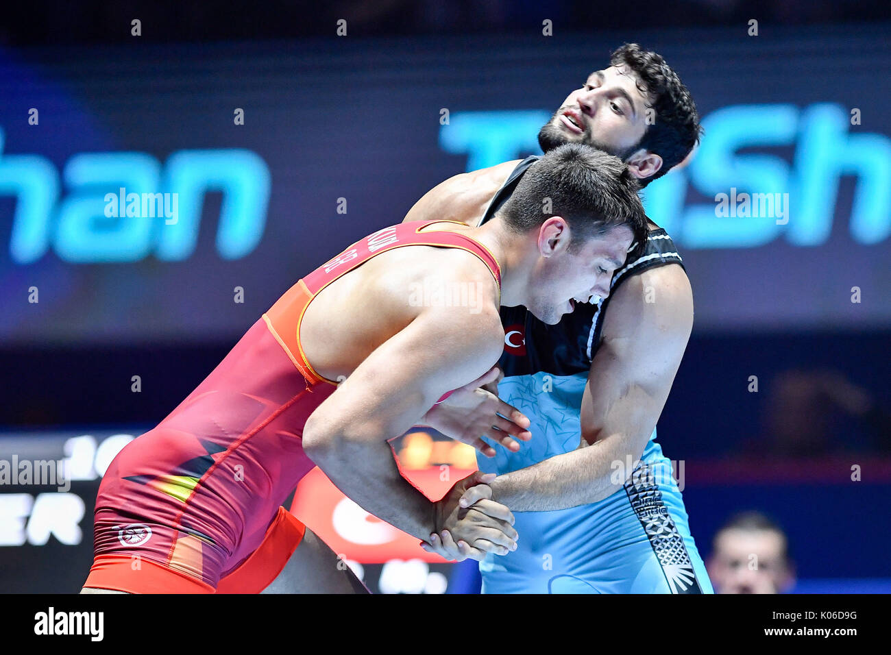 Paris. 21st Aug, 2017. Metehan Basar (Rear) of Turkey competes with ...