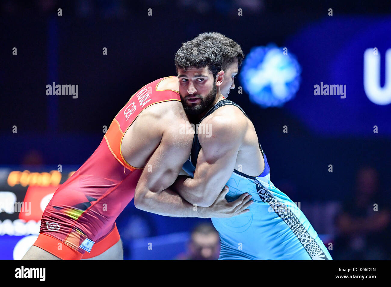 Paris. 21st Aug, 2017. Metehan Basar (R) of Turkey competes with Denis ...