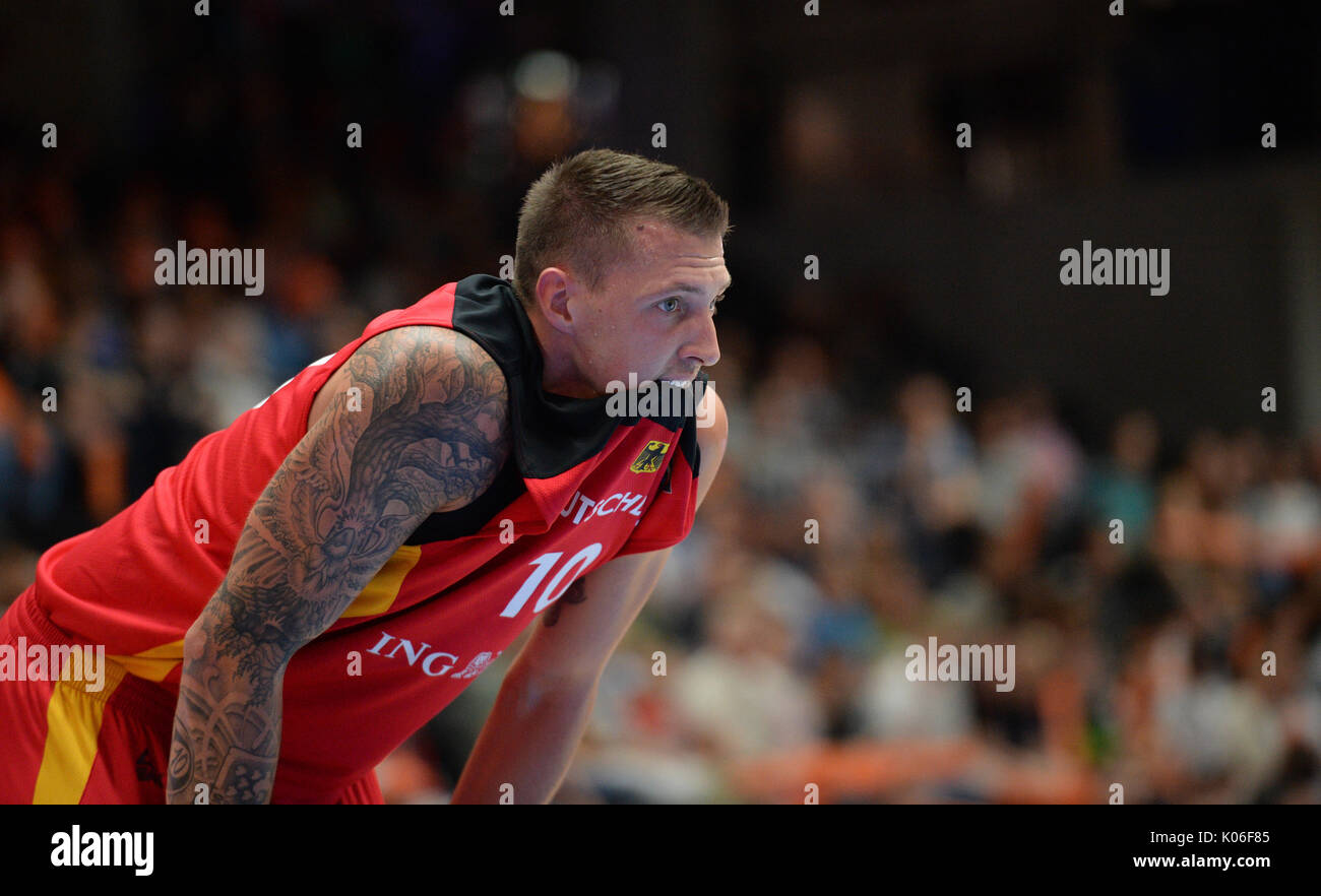 Hamburg, Germany. 19th Aug, 2017. Germany's Daniel Theis in action ...