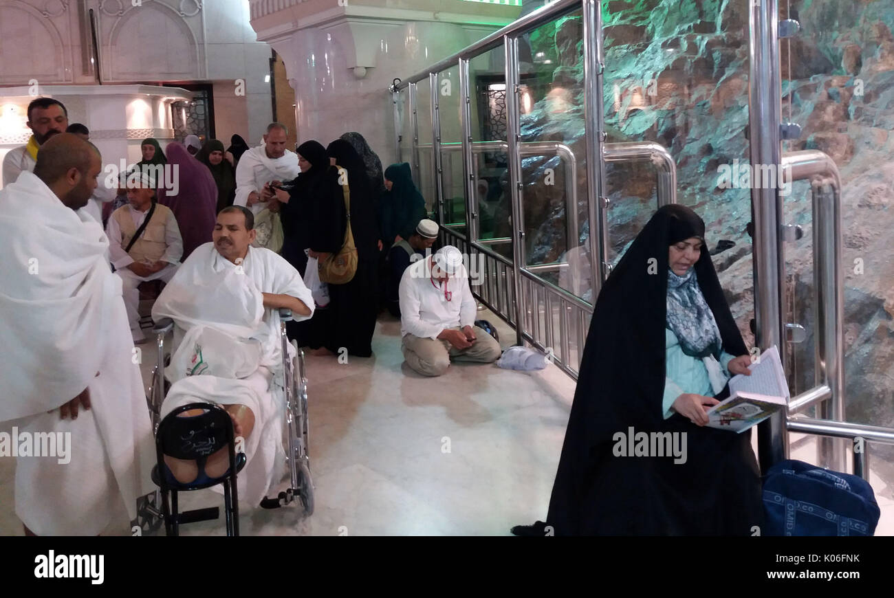 August 21, 2017 - Mecca, Mecca, Saudi Arabia - Muslim pilgrims gather ...