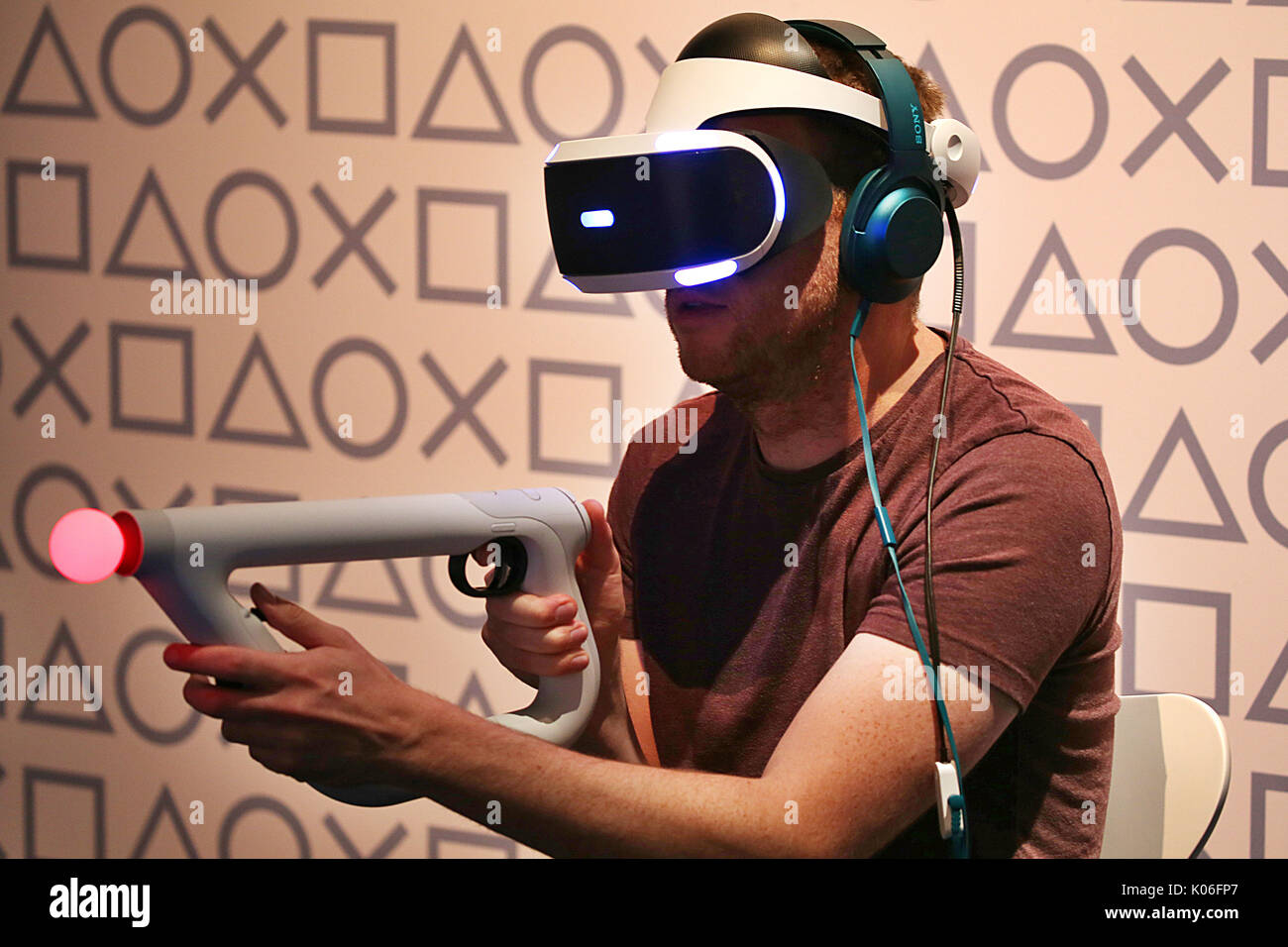 Cologne, Germany. 22nd Aug, 2017. A gamer tries out a computer game at ...