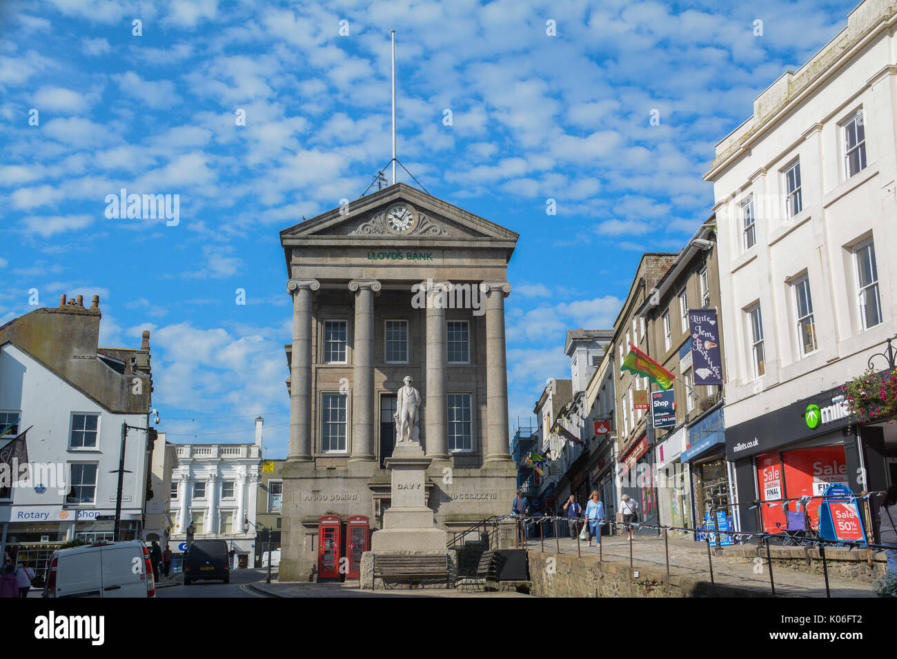High street penzance hi-res stock photography and images - Alamy
