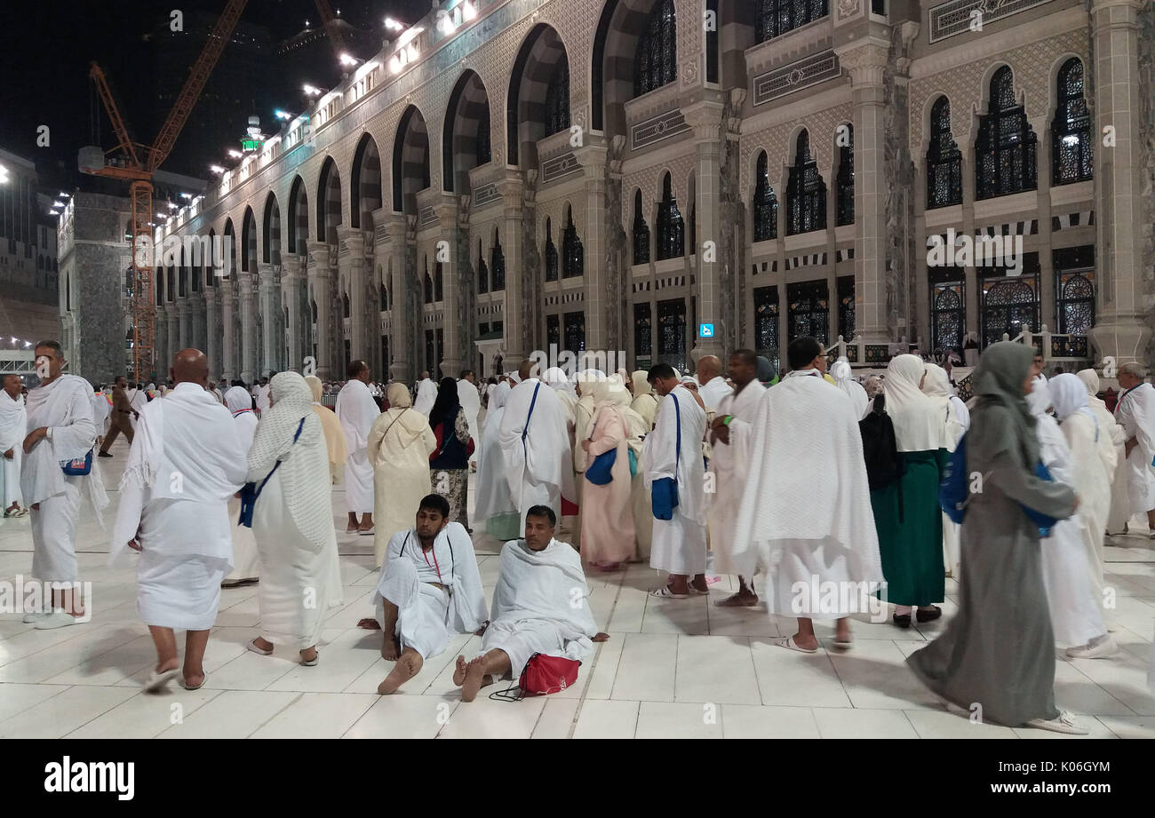 Mecca, Mecca, Saudi Arabia. 21st Aug, 2017. Muslim pilgrims gather ...