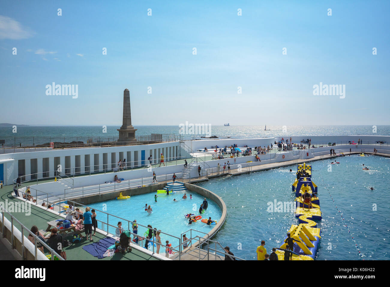 Penzance, Cornwall, UK. 22nd August 2017. UK Weather. The sun finally ...
