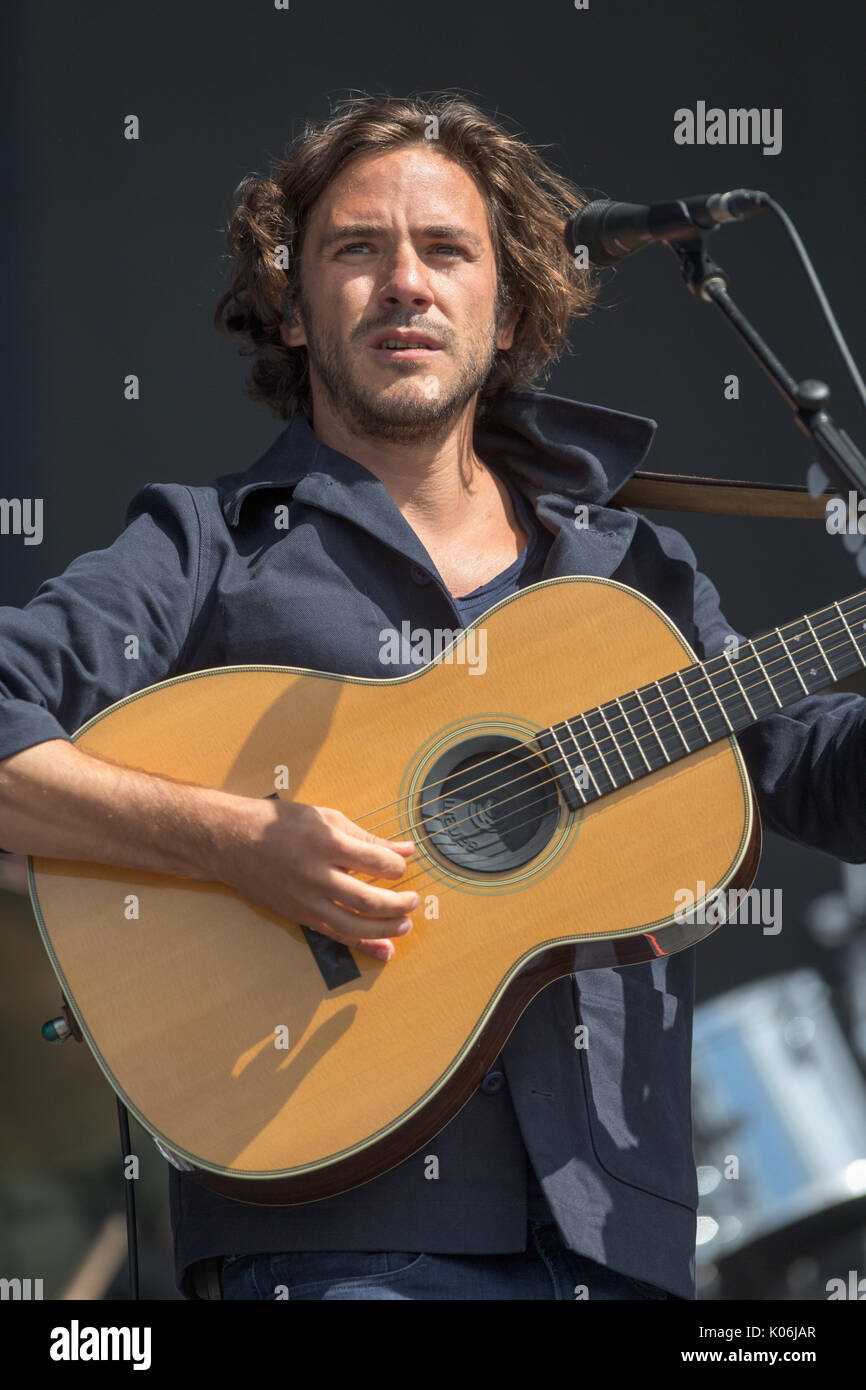 Jack savoretti musician hi-res stock photography and images - Alamy