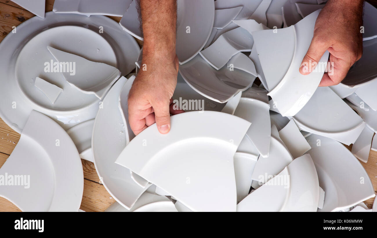 Smashing plates hi-res stock photography and images - Alamy
