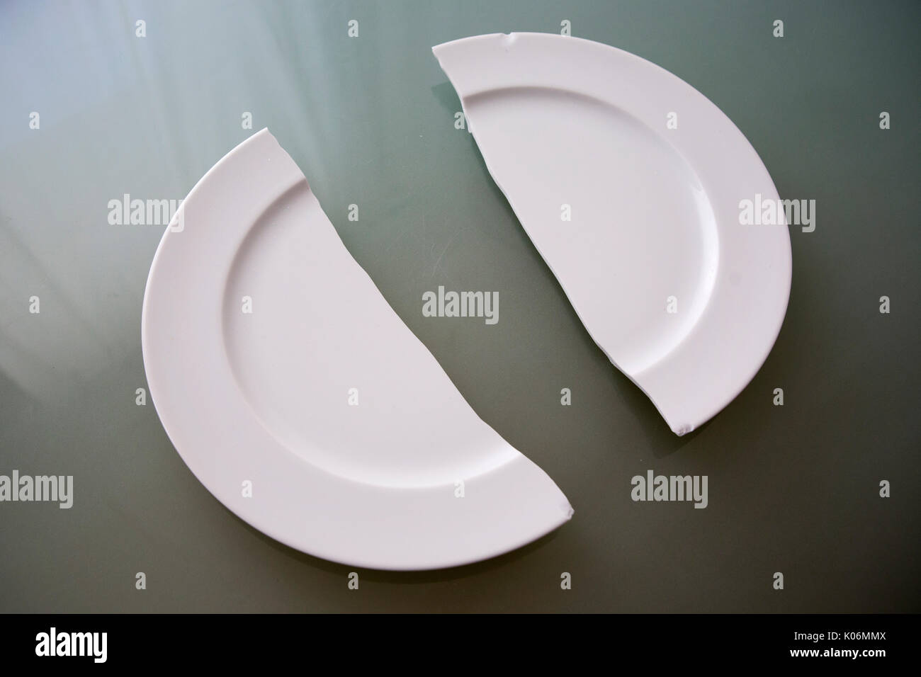 Plate smashing hi-res stock photography and images - Alamy