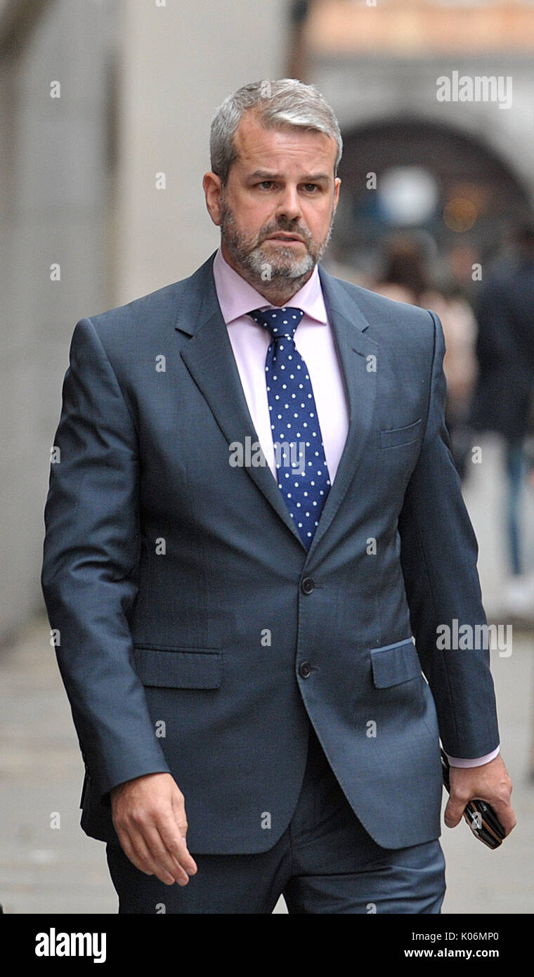 Matthew Briggs, the widower of Kim Briggs leaves the Old Bailey in ...